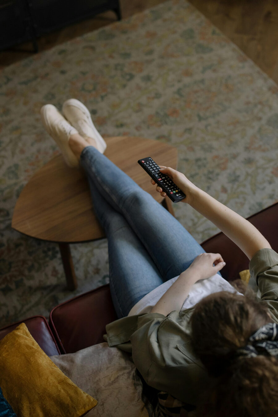 Improve Your Health While Watching TV! Try These 6 Easy Living Room ...